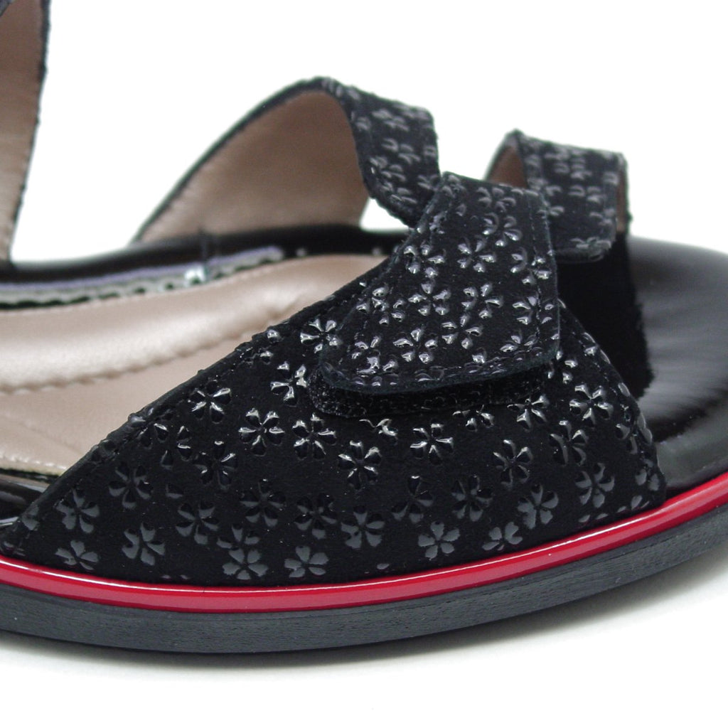 Poppy Black – E.G.Geller